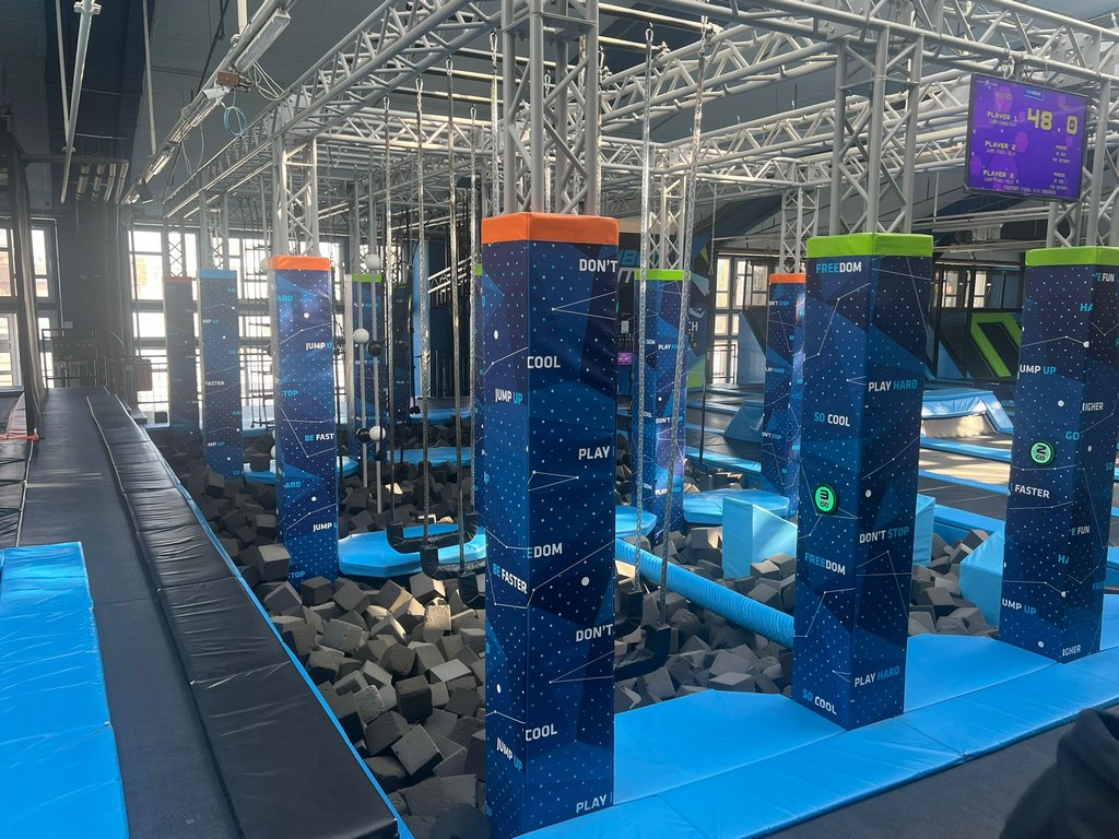 Contact - Cyberjump trambulin park Budapest